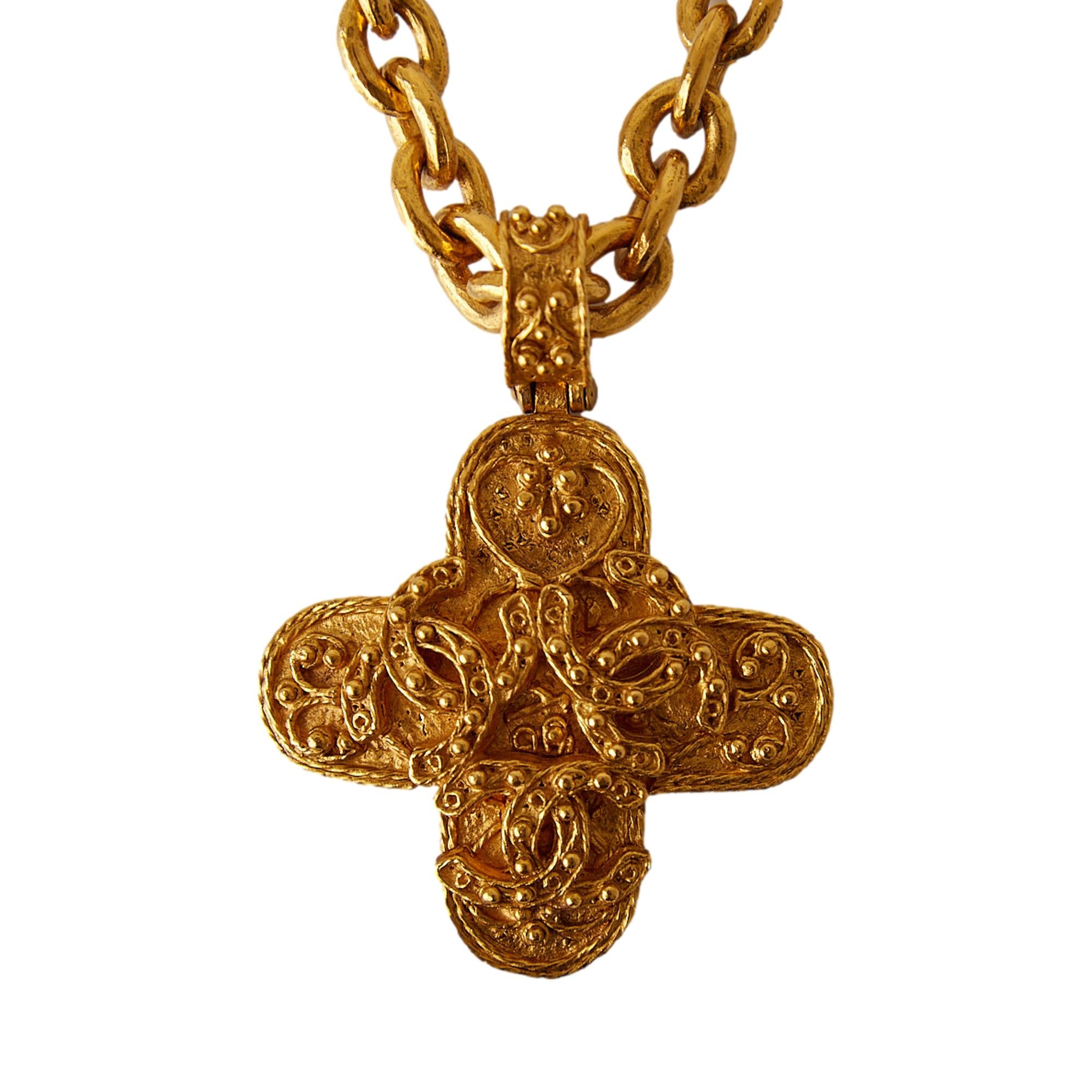 Chanel Gold Emblem Logo Chain – Treasures of NYC